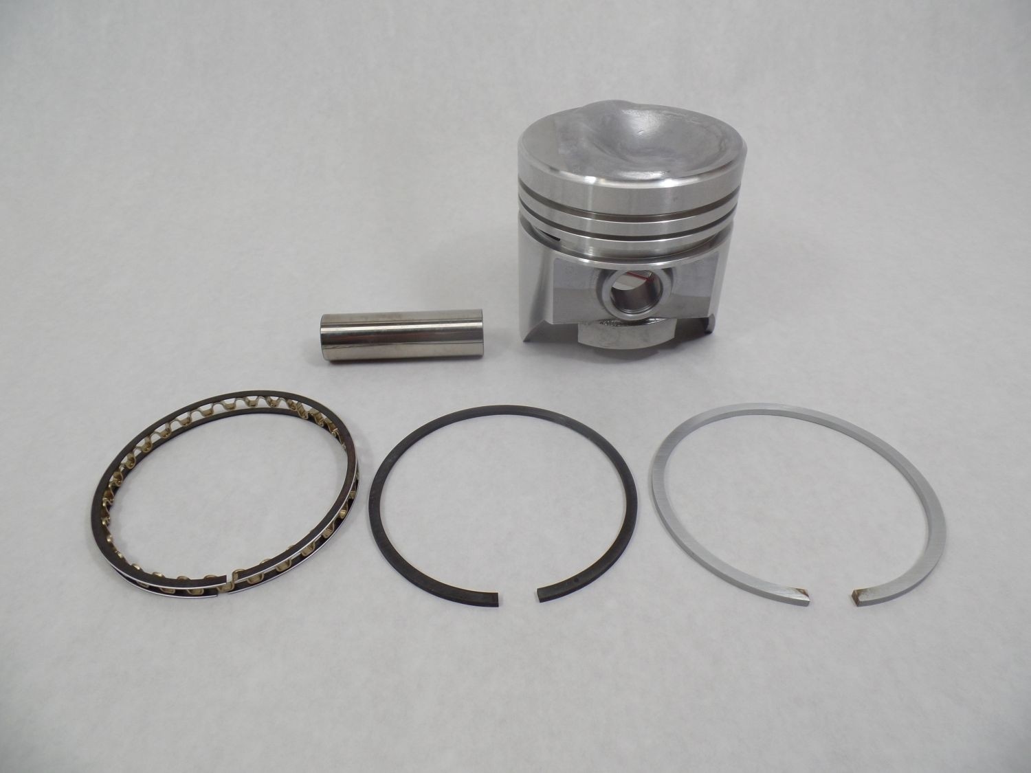 Fits International C200, C301 Piston Kit New 7392833, 392833R92 Your ...